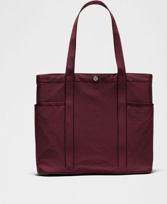 lululemon Sac fourre-tout Daily &agrave; poches multiples 20L - Burgundy