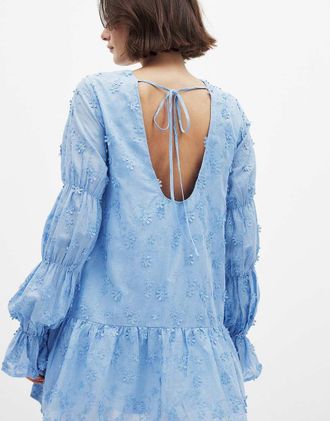 NA-KD Robe &agrave; manches fantaisie et dos &eacute;chancr&eacute; - Bleu clair