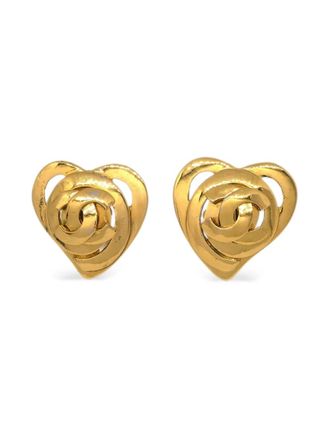 Chanel boucles doreilles à motif coeur CC (1995)