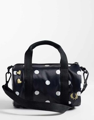 Fred Perry x Amy Winehouse sac baril mini &agrave; pois noir