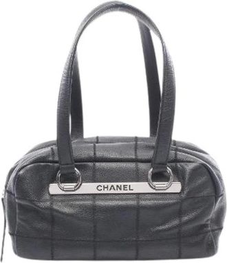 Chanel Pre-owned Sac Boston en cuir de veau grain&eacute; Chocolat Bar - Femme - Pre-owned - Bleu - Taille: ONE Size