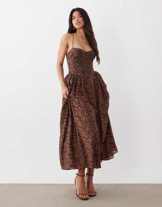 Bardot Estie Maxikleid mit Leopardenprint, Herz-Ausschnitt, geraffter H&uuml;fte, Tr&auml;gern und Schn&uuml;rdetail am R&uuml;cken aus Baumwolle-Brown