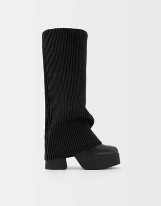 Bershka Plateaustiefel in Schwarz mit hohem Absatz und eng anliegendem Schaft