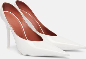 Amina Muaddi Pumps Anoke 105 aus Lackleder
