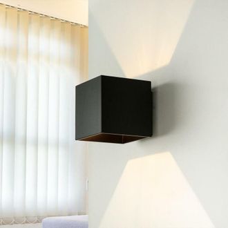 Licht-Erlebnisse Quadratische Bauhaus Wandlampe GEO