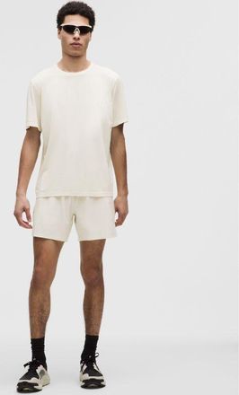 lululemon Mile Maker Shorts ohne Liner aus -Stoff f&uuml;r M&auml;nner - 15 cm - Gr&ouml;&szlig;e 2XL in Light Ivory