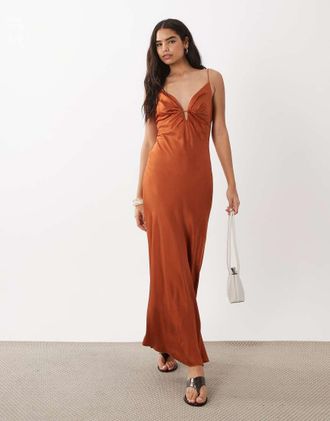 Mango Robe longue en satin &agrave; bretelles et d&eacute;collet&eacute; plongeant en V - Orange br&ucirc;l&eacute;