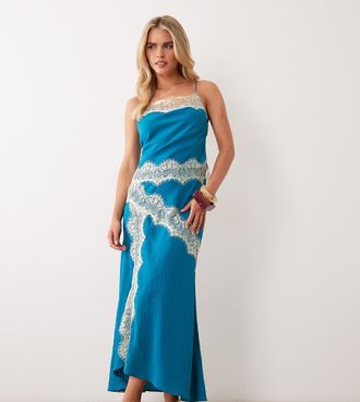 Asos Petite ASOS DESIGN Petite - Robe longueur mollet avec superpositions en dentelle et d&eacute;tail fantaisie au dos - Bleu sarcelle-Vert