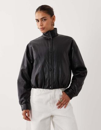 Supr&eacute; Eloise - Bomber en PU avec col chemin&eacute;e et ourlet fronc&eacute; - Noir