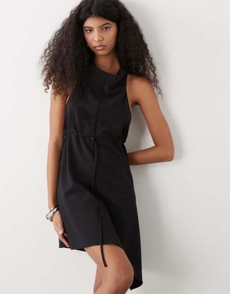 Weekday Robe courte &agrave; dos nu drap&eacute; avec clip en m&eacute;tal - Noir