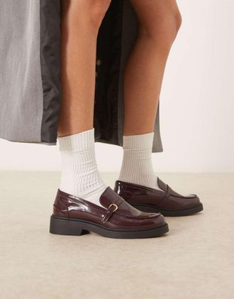 Glamorous Loafer in Burgunderrot mit Schnallendetail