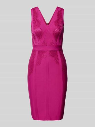Lipsy Cocktailkleid mit V-Ausschnitt