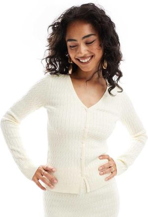 Pretty Lavish Strickjacke in Cremeweiß mit Zopfmuster, Kombiteil