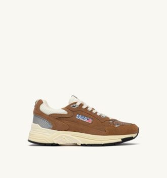 Autry BASKETS HYPERWAY EN MESH ET DAIM CIGAR ET ARGENT