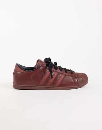 adidas Originals Superstar II flache Sneaker in Ton-in-Ton-Fuchsbraun exklusiv bei ASOS-Blau