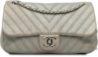 Chanel Hobo Bags - Medium Chevron Calfskin Stud Wars Flap - Gr. unisize - in Silber - f&uuml;r Damen