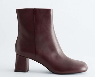 & Other Stories Stiefeletten aus Leder mit runder Spitze und Blockabsatz in Dunkelbraun