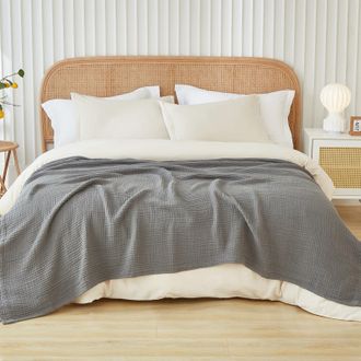 Emme Baumwolldecke in Kingsize f&uuml;r das Bett, weiche Musselin-Decke, 274 x 229 cm, leichte, atmungsaktive Schichtdecke, Bett&uuml;berwurf, Ganzjahres-Mull-Decke,