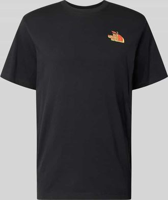 The North Face Regular Fit T-Shirt mit Motiv-Print auf der R&uuml;ckseite