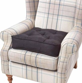 Homescapes Dickes Sitzkissen 50x50 cm schwarz, 10 cm hohe Sesselauflage/Sitzerhöhung mit Velours-Bezug, festes Bodenkissen mit Tragegriff