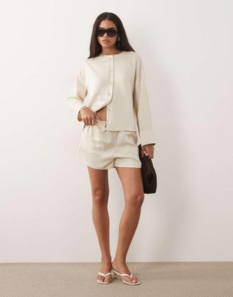 Pretty Lavish Breya - Short densemble en satin - Hu&icirc;tre-Blanc