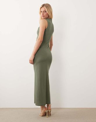 Asos Robe mi-longue fronc&eacute;e sans manches avec d&eacute;tail en m&eacute;tal - Kaki-Vert