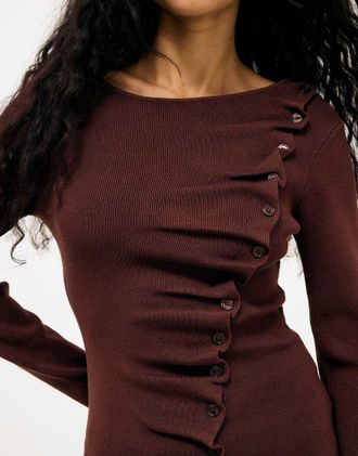 NA-KD asymmetrisches, gekn&ouml;pftes Strickoberteil in Braun