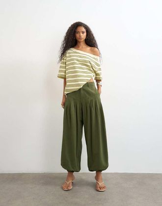 Topshop Pantalon bouffant avec empi&egrave;cement plongeant - Kaki-Vert