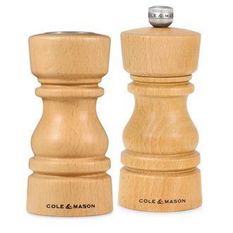 Cole & Mason London Salz- und Pfefferstreuer & M&uuml;hlen-Geschenkset, 130 mm / 5 M&uuml;hle aus nat&uuml;rlichem Buchenholz, scharfes Keramikmahlwerk