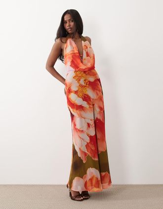 Forever New Chiffon-Maxikleid in Olivgr&uuml;n mit Blumenmuster, Wasserfallausschnitt und tiefem R&uuml;ckenausschnitt-Mehrfarbig