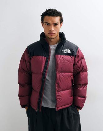 The North Face 1996 Retro Nuptse Jacke in Burgunderrot und Schwarz