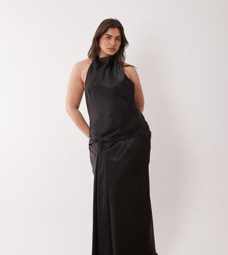 Forever New Robe longue en satin avec dos nu et d&eacute;tail nou&eacute; &agrave; lavant - Noir