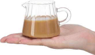 NUOBESTY LIFKOME Gl&auml;serner Milchkrug Aus Borosilikatglas Elegantes Milchsch&auml;umendes K&auml;nnchen Transparenter Milchausgie&szlig;er F&uuml;r Kaffee Tee Und Andere Getr&auml;nke F&uuml;