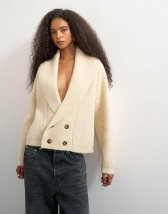 Topshop gestrickte, l&auml;ssige Cardigan mit Knopfleiste vorn und Schalkragen in Latte-Neutral