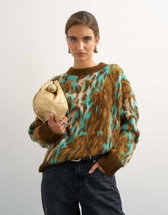 Topshop pull &agrave; col rond en maille duveteuse coupe d&eacute;contract&eacute;e effet bross&eacute; imprim&eacute; animal marron-Multi