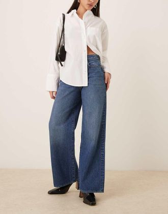 Calvin Klein Jeans Jeans in mittelblauer Waschung mit weitem Bein