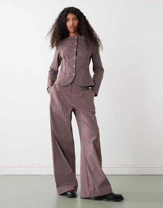 Reclaimed Vintage Pantalon ample &agrave; fines rayures - Marron-Multicolore