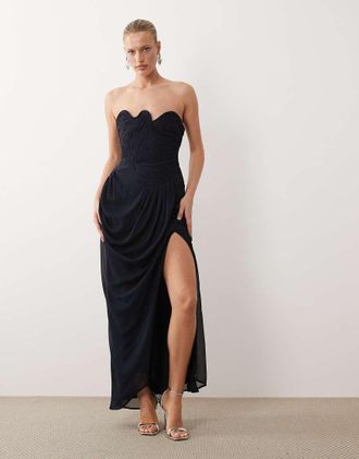Asos Tr&auml;gerloses Maxikleid in Marineblau mit verschn&ouml;rkeltem Ausschnitt, Satin-Oberteil und drapiertem Chiffonrock-Navy