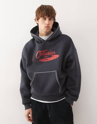 Collusion Kastiger Kapuzenpullover in Schwarz mit rotem Print und Nieten
