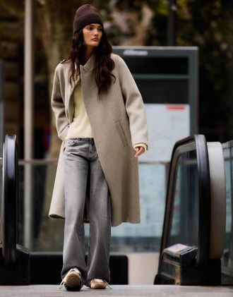 Bershka Manteau crois&eacute; en m&eacute;lange de laine beige-Neutre