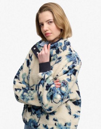 Superdry superweicher bedruckter Teddy-Fleece in blauem Pfingstrosen-Allover-Print