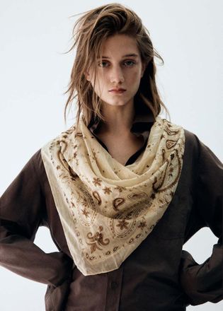 Mango Foulard imprim&eacute; avec d&eacute;tail en lurex beige - Femme - Taille unique - MANGO