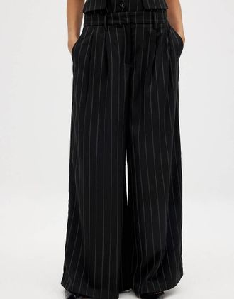 NA-KD Pantalon ample taille haute &agrave; rayures - Noir et blanc-multicolore