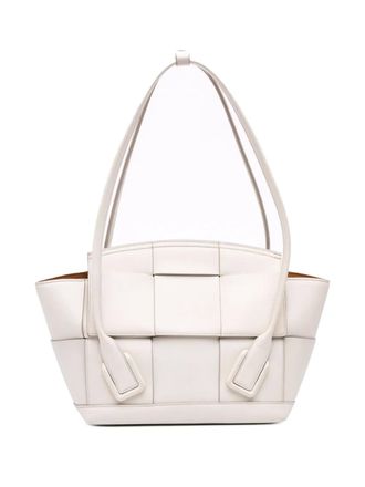 Bottega Veneta petit sac porté épaule Arco en cuir de veau Maxi Intrecciato (2012-2025) - Blanc