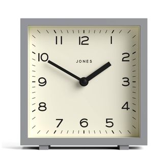 Jones Clocks Disco Schreibtisch Uhr | Schlankes quadratisches Design | Grau | Stilvoll und leicht lesbar für Regal, Tisch, kaminsims oder nachttisch