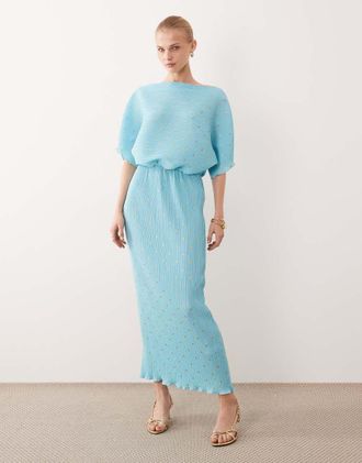 Never Fully Dressed Tilly - Robe longue pliss&eacute;e &agrave; &eacute;paules d&eacute;nud&eacute;es avec motif &agrave; pois m&eacute;tallis&eacute; - Turquoise-Bleu
