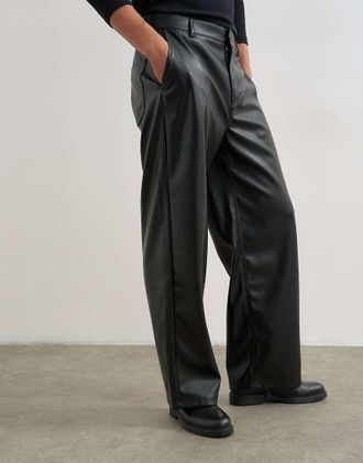 Topman Weite Hose aus Kunstleder in Schwarz