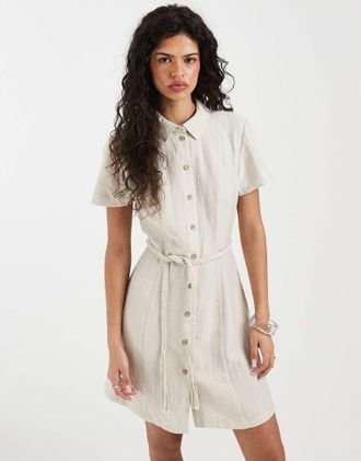 Vero Moda Robe chemise courte aspect lin avec ceinture tress&eacute;e - Gr&egrave;ge-Neutral