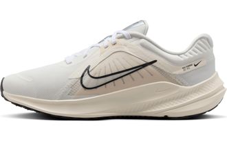 Nike Nike Damen WMNS Quest 5 Laufschuhe, Sail/Black-Coconut Milk-White, 40.5 EU