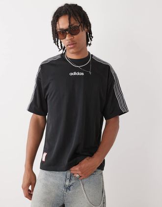 adidas Originals T-Shirt im Stil der 90er aus Jersey in Schwarz mit Streifen